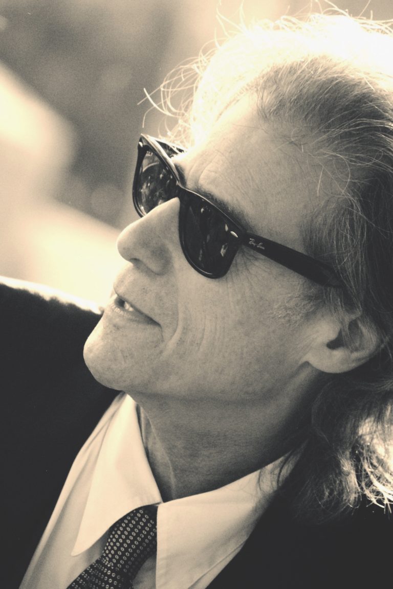 Q&A with Richard Lewis On His Favorite Subject: Richard Lewis