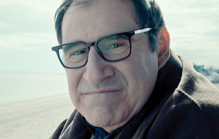 Richard Kind Enters Virtual Reality in ‘Auggie’