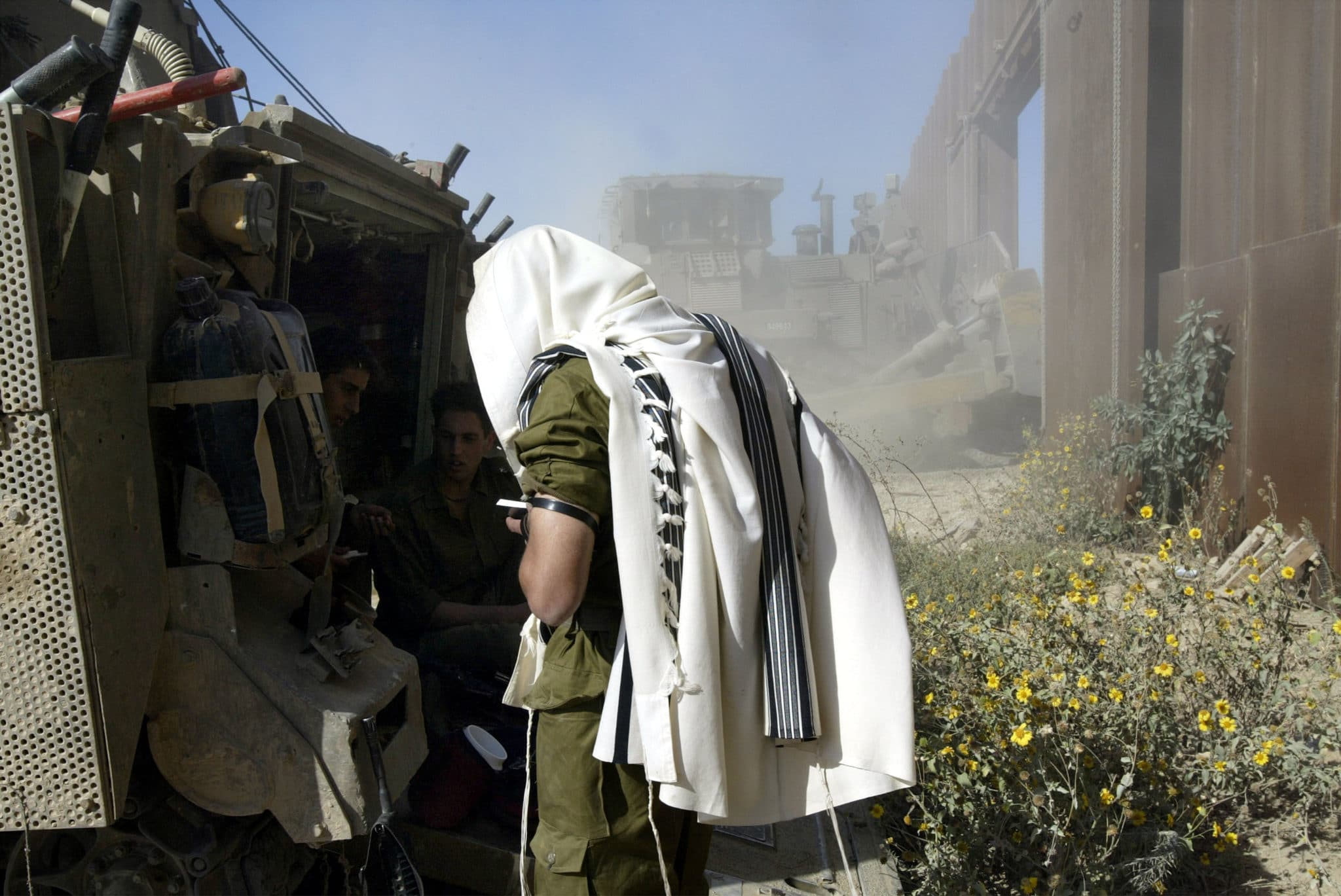 Twitter Debate Ensues After Metropolitan Museum of Art Labels Tefillin ...