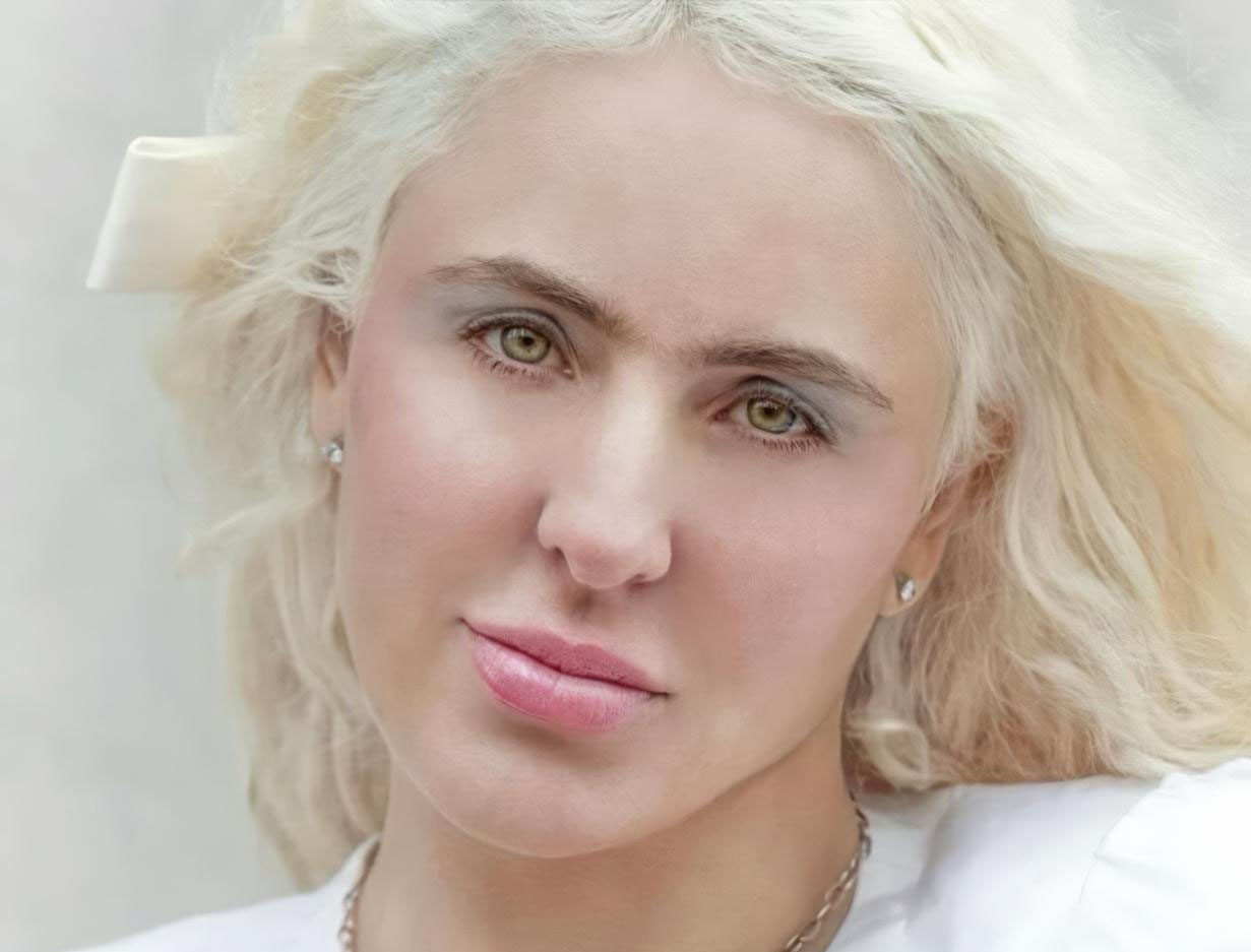 Actress Is Flying with the Wind